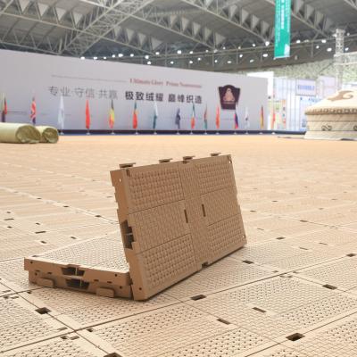 China 200 Tons Load Capacity 6 Years Warranty High Impact Resistance Portable Event Flooring for Grass Protection for sale