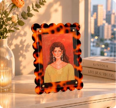 China Tortoiseshell Scalloped Wavy Edge Acrylic Magnetic Photo Frame, Double Clear Floating Picture Frame, Tabletop Decor Frame for Wedding Family Portrait Photos for sale