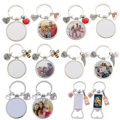 China Promotional Birthday Gift Keychain Round Metal Pendant Keychain Unique Sublimation Blank Photo Keychain for sale