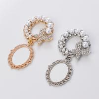 China Sublimation Butterfly Pearl Photo Brooch For Wedding Bouquet Memorial Charm Chic Eye Catching Wedding Picture Frame Brooch for sale