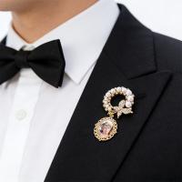 China Sublimation Butterfly Pearl Photo Brooch For Wedding Bouquet Memorial Charm Chic Eye Catching Wedding Picture Frame Brooch for sale