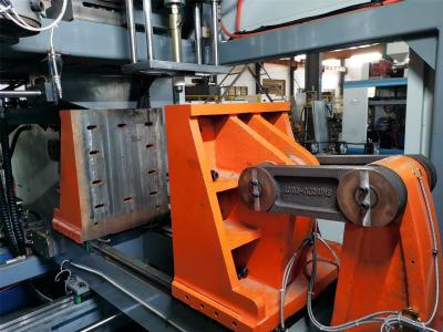 China Pesticide 4 Layer Preform Bottle Blowing Machine 1 Head Multi Layer Molding for sale