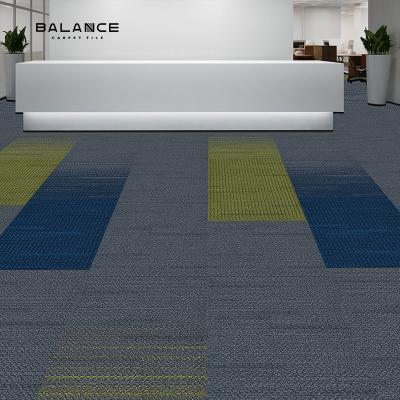 China 550g/sqm Pile Weight Luxury Removable Carpet Tiles for Office Modular Carpet 50x50 for sale