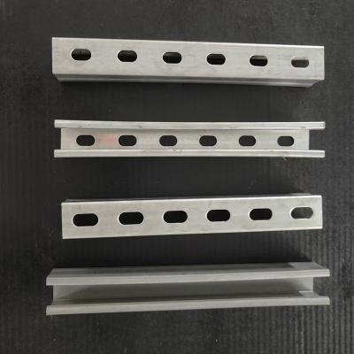 China 41x41 Pre Galvanized Reinforced C Strut Unistrut Channels Square Corner Seismic Bracket for sale