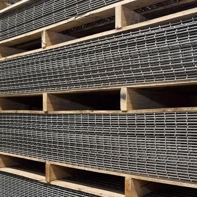 China 2.0mm 3.0mm 4.0mm 4x4 Welded Wire Mesh Galvanized Hot Dip Panel for sale