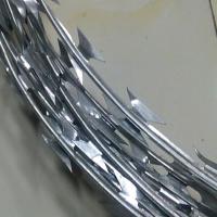 China Coil Diameter 450mm Barb Wire Coil Hot Dipped Galvanized In Fence for sale
