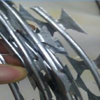 China Coil Diameter 450mm Barb Wire Coil Hot Dipped Galvanized In Fence for sale