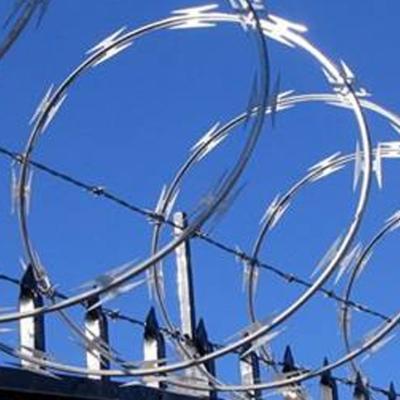 China Galvanized PVC Concertina Razor Wire Stainless Steel Barbed Bto-22 Bto-60 Cbt-65 For Fencing for sale
