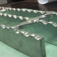 China Hot DIP Galvanized Mill Finish Plain Type or Serrated Type Steel Walking Bar Grating for sale