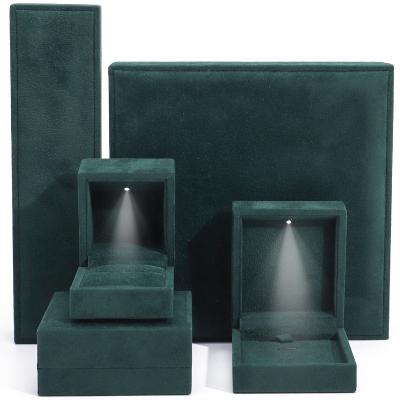 China Dark Green LED Velvet Jewelry Box - Customizable Size with 300 MOQ and 300,000 Monthly Capacity for sale