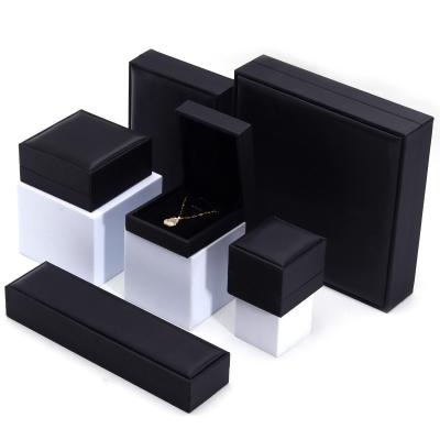 China OEM Grain Textured PU Leather Jewelry Box - Custom Sizes & Logo Options - 300,000 Monthly Capacity for sale