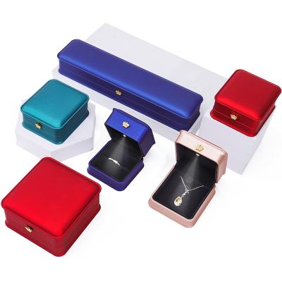 China Customizable Glossy Plastic LED Jewelry Box with Golden Crown Ornament - 300 MOQ, 300K Monthly Capacity for sale