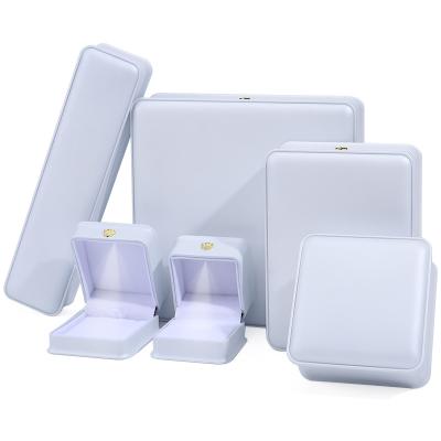 China Custom LED Jewelry Box with White Piano Paint Finish - 300,000 Monthly Capacity & 20-Day Production for sale
