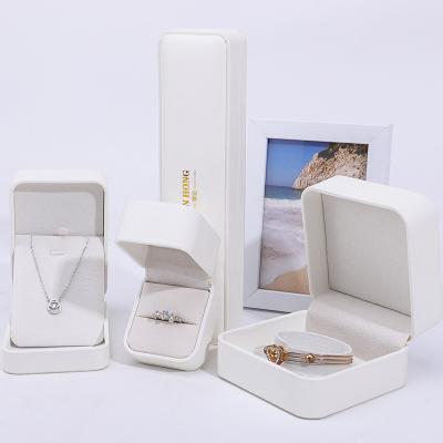 China Custom White PU Leather Jewelry Box with 300,000 Monthly Capacity - OEM/ODM Ring Pendant Bracelet Case for sale
