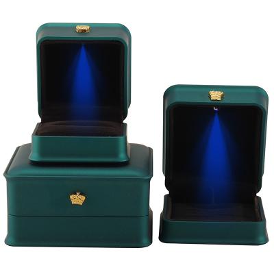 China Custom LED Light Jewelry Box Velvet Material for Luxury Crown Jewelry Packaging 300000 Pieces Monthly for sale