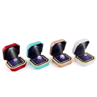 China Back-Shaped LED Jewelry Display Box with Velvet Interior - Custom Sizes Available for Bracelets and Earrings for sale