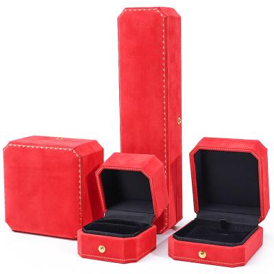 China Custom Logo Jewelry Packaging Box in Red Velvet - 300,000 Pieces Monthly Capacity with 20-Day Production for sale