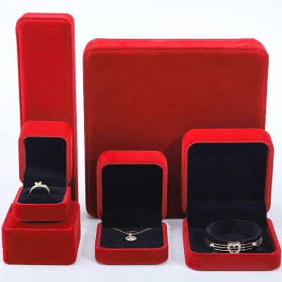 China Customizable Luxury Velvet Jewelry Box with Magnetic Closure - Multiple Sizes 12x8x4cm to 20x15x8cm for sale