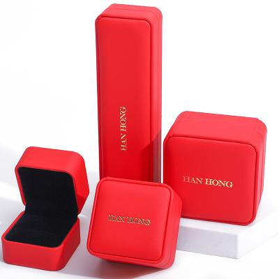 China Custom Velvet Jewelry Box for Necklace Bracelet Storage 300000 pcs Monthly Supply for sale