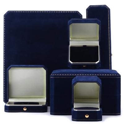 China Custom Dark Blue Velvet Jewelry Box 300,000 Monthly Capacity with 20-Day Production for Luxury Bracelet Ring Sets for sale