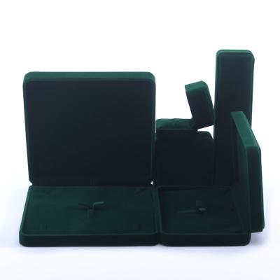 China Dark Green Velvet Jewelry Box with Multi-Compartment Organization - Magnetic Closure for Rings, Necklaces & Bracelets for sale