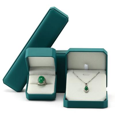 China Custom Leather Jewelry Packaging Box for Earrings Necklaces Rings 300000 pcs Monthly for sale