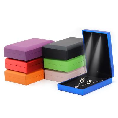 China Hanhong Custom LED Jewelry Packaging Box with Logo Printing - 300,000 Monthly Capacity & 20-Day Production for sale
