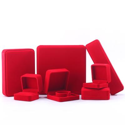China Luxury Velvet Jewelry Box with Multi-Compartment Organization - Multiple Sizes Available with Magnetic Closure for sale