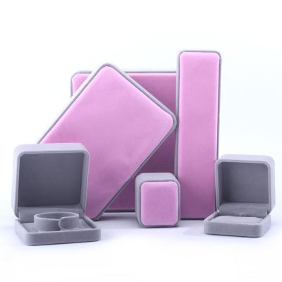 China Custom Velvet Jewelry Packaging Box for Necklace Earrings Bracelet Ring - 300,000 Monthly Capacity with 20-Day Production for sale