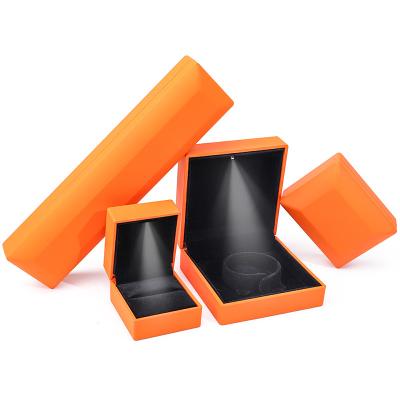 China Custom LED Jewelry Box with Orange Ring Lighting - 300,000 Monthly Capacity and 20-Day Production for sale