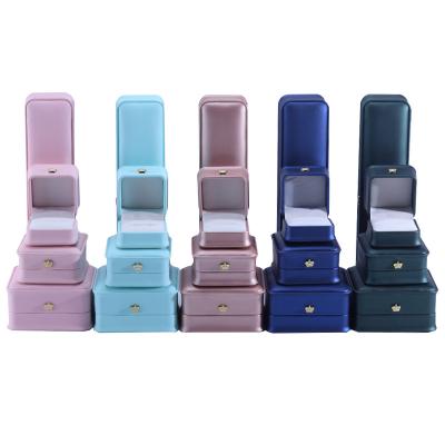 China Square Handmade Crown Design Luxury PU Leather Jewelry Box for Rings Necklaces Custom Size for sale