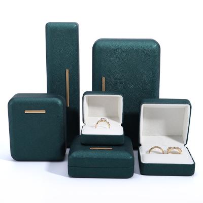 China Hanhong Green PU Leather Velvet Jewelry Box with Gold Buckle Custom Logo Luxury Packaging for sale
