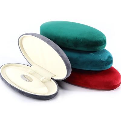 China Custom Velvet Jewelry Box for Luxury Bracelet Earrings Necklace 300000pcs Monthly for sale