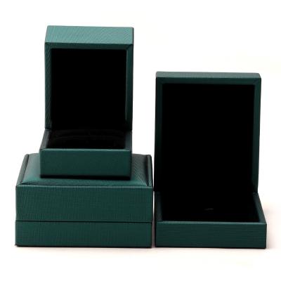 China Custom Luxury Velvet Jewelry Packaging Box Green PU Leather Necklace Ring Hanhong for sale