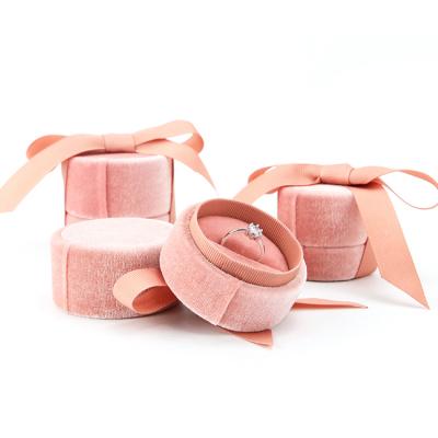 China Hanhong Tiandi Flannel Velvet Ring Box 5x4.5x5cm Plastic Jewelry Packaging for sale
