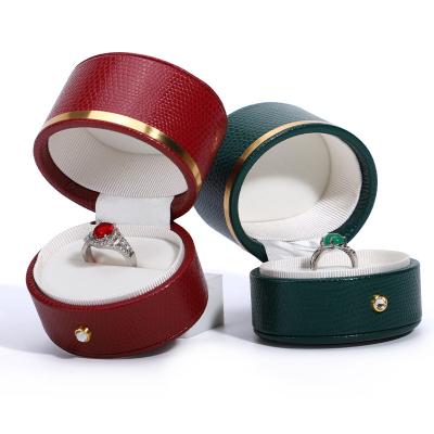 China Oval Gold Clasp Leather Jewelry Box Portable Travel Case with Velvet Lining for sale