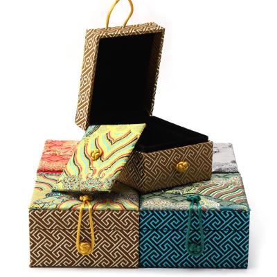 China Gold Satin Jewelry Storage Box for Necklace Pendant Customizable Size PU Leather for sale