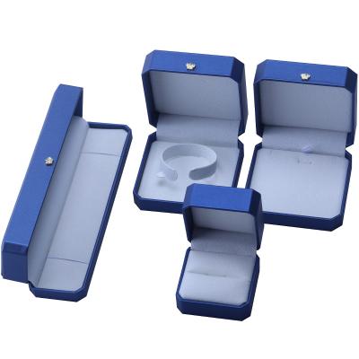 China Custom Crown Shape Jewelry Storage Box Blue PU Leather Rings Accessories 300000pcs Monthly for sale