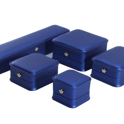 China Custom Logo PU Leather Crown Jewelry Box Set for Bracelet Necklace Ring 20cm for sale
