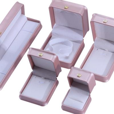 China Luxury Gold Crown PU Leather Jewelry Box for Bracelet Necklace Ring Custom Size for sale
