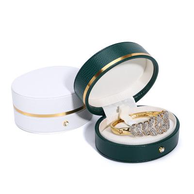 China Custom Green PU Leather Travel Jewelry Organizer Case with Gold Clasp for Women for sale