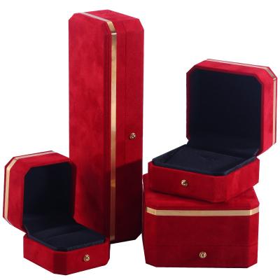 China Custom Logo Red Velvet Jewelry Box with Golden Edge OEM ODM Handmade 20cm for sale