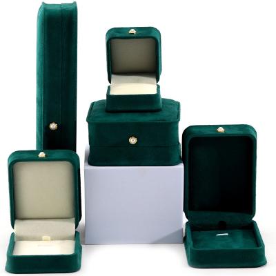 China 9x9x4.5cm Green Velvet Ring Jewelry Box with Custom Logo Options for Bracelets and Earrings Packaging for sale