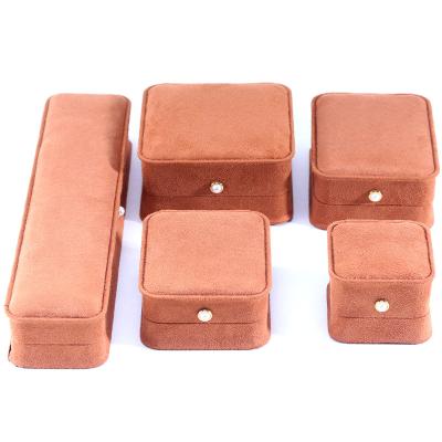 China Custom Logo Velvet Coffee Color Jewelry Box with Pearl Lock - 300,000 Monthly Capacity, 20-Day Production for sale