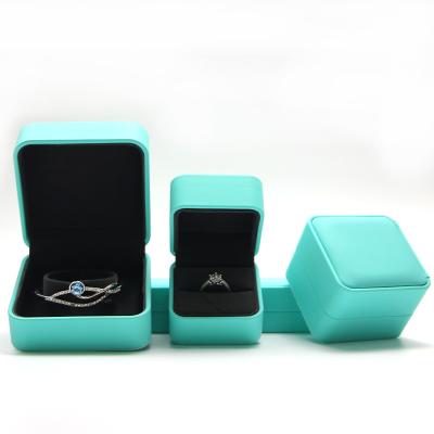 China Custom Luxury PU Leather Jewelry Box Packaging 6.5x6cm with Gold Buckle for sale