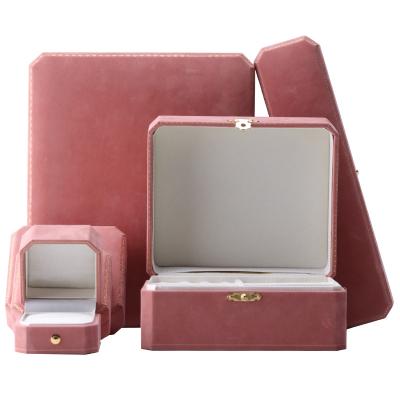 China Custom Pink Velvet Rectangle Jewelry Box for Bracelet Set with Logo 300000pcs Monthly Supply for sale