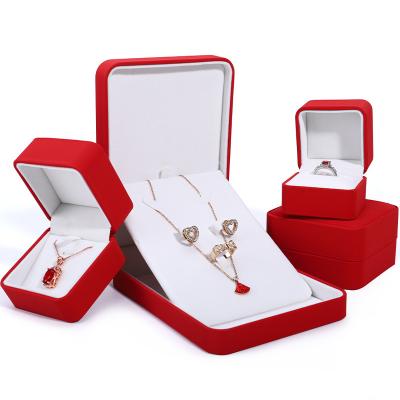 China Custom Luxury Red PU Leather Necklace Packaging Box with Velvet Lining and Gold Buckle for sale