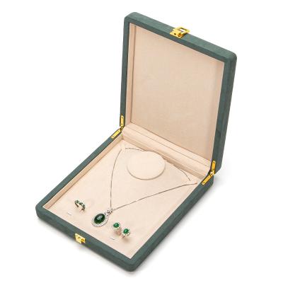 China Green Microfiber Leather Jewelry Storage Box for Pearl Necklace 20x23x5cm Custom Logo for sale