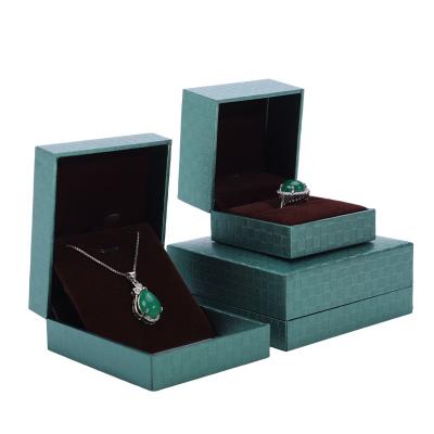 China Green Paper Jewelry Display Box 4x4x4.5cm for Pendant Bracelet Necklace Ring Packaging for sale