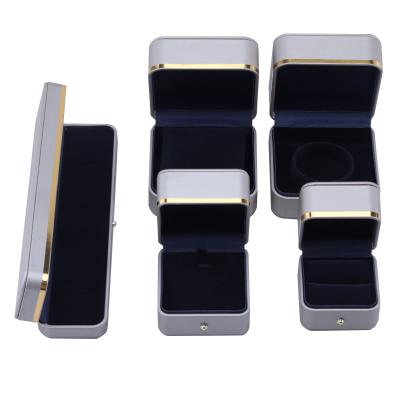 China Custom Leather Jewelry Box with Embossed Logo - 300,000 Monthly Capacity & 20-Day Production for sale